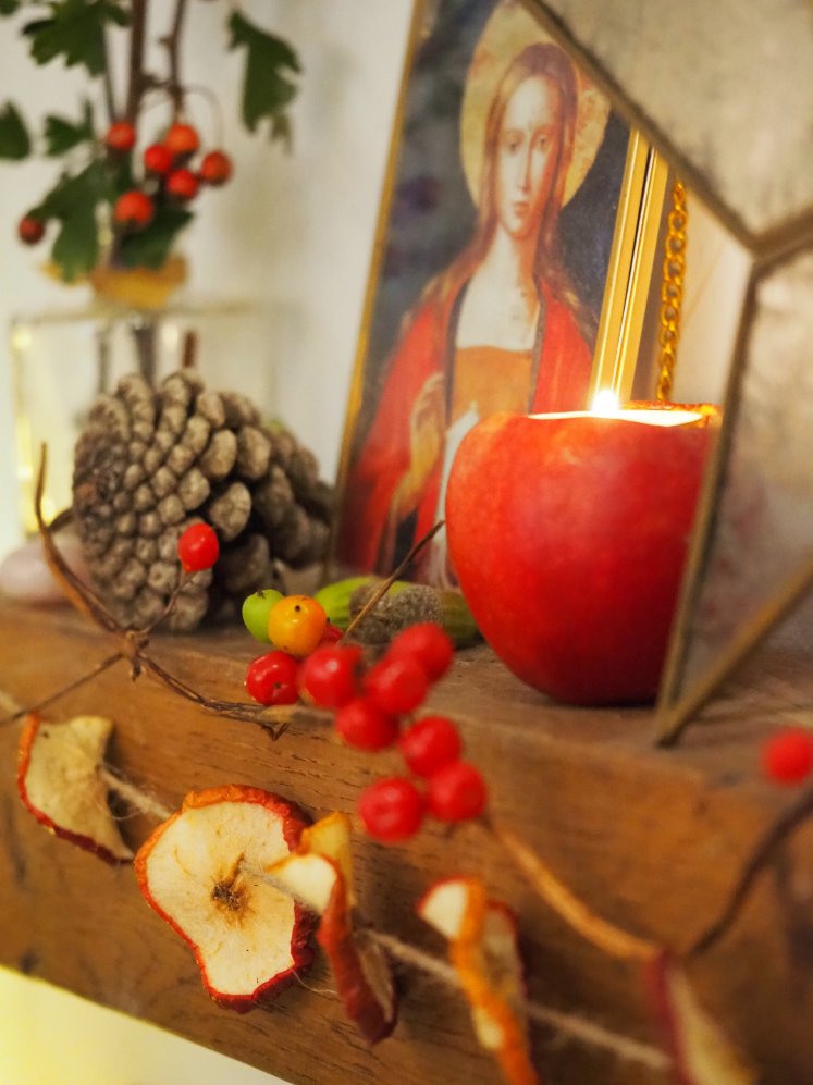 The Curious Symbolism of Apples – The Muse in the Mirror